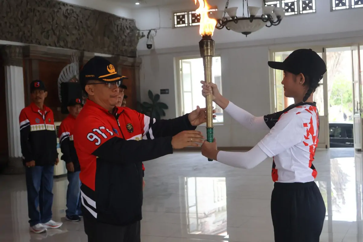 Buleleng Lepas Kirab Api Obor Porprov Bali XVI, Simbol Sportivitas dan ...